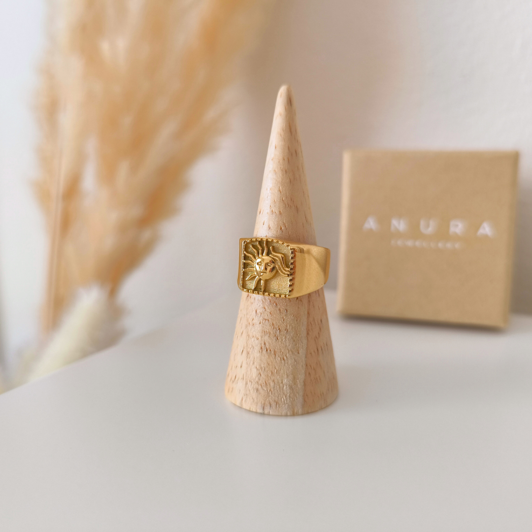 Sunbeam Signet Ring – Anura Jewellery